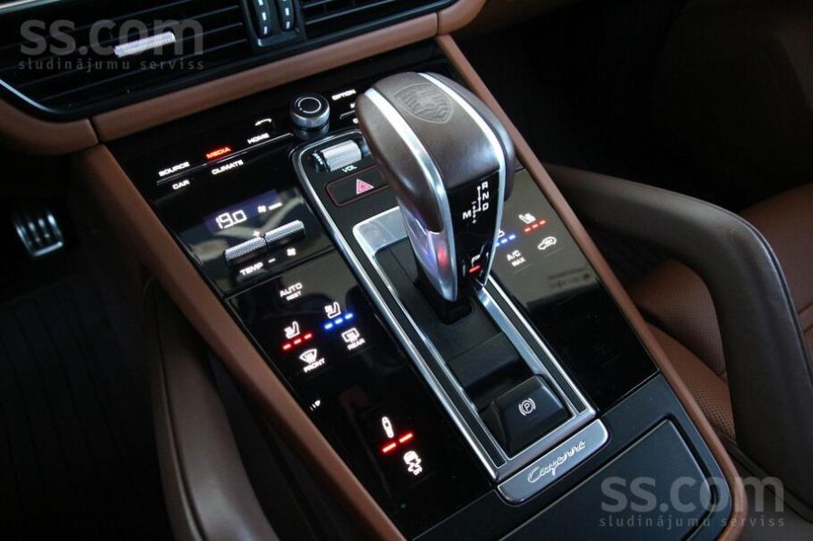 Pelēks Porsche Cayenne 2020 Rīga, ar dzinēja tilpumu 4.00 L un nobraukumu 121 tūkst. km par 63000 €, foto 30 vietnē AUTOMOTO.COM.LV