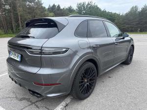 Pelēks Porsche Cayenne 2020 Klaipėda, ar dzinēja tilpumu 4.00 L un nobraukumu 185 tūkst. km par 45300 €, foto 11 vietnē AUTOMOTO.COM.LV