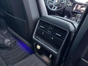Pelēks Porsche Cayenne 2020 Klaipėda, ar dzinēja tilpumu 4.00 L un nobraukumu 185 tūkst. km par 45300 €, foto 23 vietnē AUTOMOTO.COM.LV
