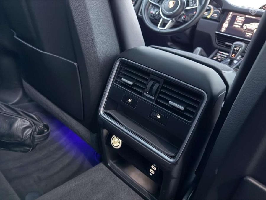 Pelēks Porsche Cayenne 2020 Klaipėda, ar dzinēja tilpumu 4.00 L un nobraukumu 185 tūkst. km par 45300 €, foto 23 vietnē AUTOMOTO.COM.LV