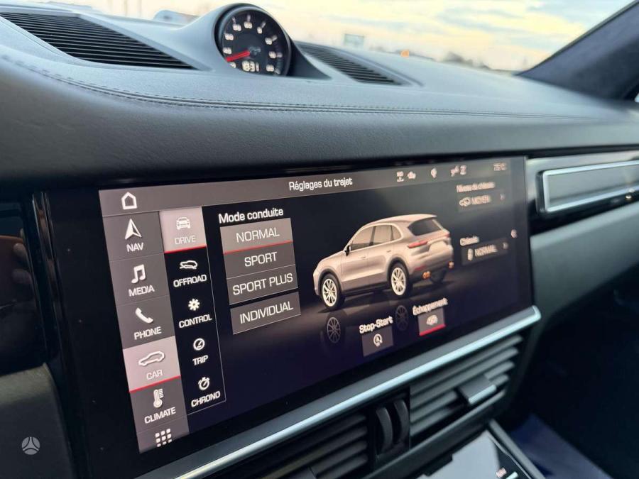 Pelēks Porsche Cayenne 2020 Klaipėda, ar dzinēja tilpumu 4.00 L un nobraukumu 185 tūkst. km par 45300 €, foto 27 vietnē AUTOMOTO.COM.LV