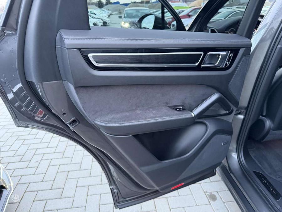 Pelēks Porsche Cayenne 2020 Klaipėda, ar dzinēja tilpumu 4.00 L un nobraukumu 185 tūkst. km par 45300 €, foto 33 vietnē AUTOMOTO.COM.LV