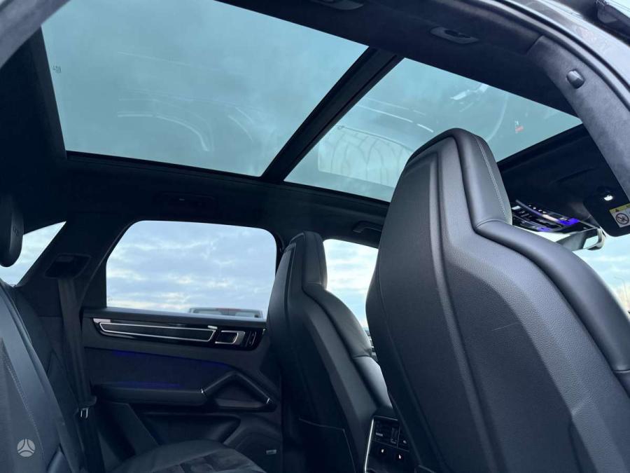 Pelēks Porsche Cayenne 2020 Klaipėda, ar dzinēja tilpumu 4.00 L un nobraukumu 185 tūkst. km par 45300 €, foto 37 vietnē AUTOMOTO.COM.LV