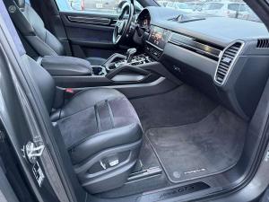 Pelēks Porsche Cayenne 2020 Klaipėda, ar dzinēja tilpumu 4.00 L un nobraukumu 185 tūkst. km par 45300 €, foto 38 vietnē AUTOMOTO.COM.LV