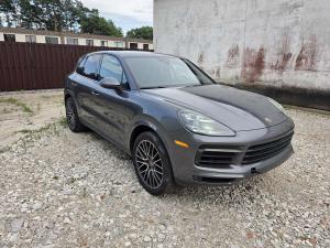 Grey Porsche Cayenne 2020 in Druskininkai, with an engine capacity of 3.00 L and mileage of 163 thousand km for 25600 €, photo  on AUTOMOTO.COM.LV