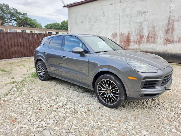 Grey Porsche Cayenne 2020 in Druskininkai, with an engine capacity of 3.00 L and mileage of 163 thousand km for 25600 €, photo 3 on AUTOMOTO.COM.LV