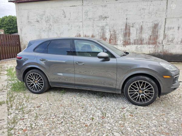 Grey Porsche Cayenne 2020 in Druskininkai, with an engine capacity of 3.00 L and mileage of 163 thousand km for 25600 €, photo 4 on AUTOMOTO.COM.LV