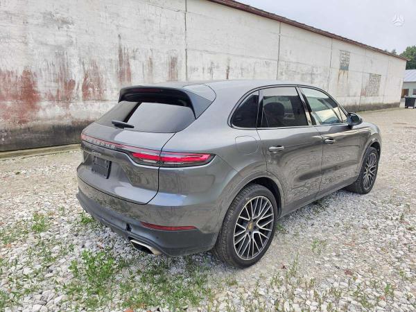 Grey Porsche Cayenne 2020 in Druskininkai, with an engine capacity of 3.00 L and mileage of 163 thousand km for 25600 €, photo 7 on AUTOMOTO.COM.LV