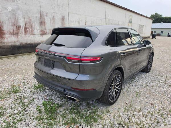 Grey Porsche Cayenne 2020 in Druskininkai, with an engine capacity of 3.00 L and mileage of 163 thousand km for 25600 €, photo 8 on AUTOMOTO.COM.LV