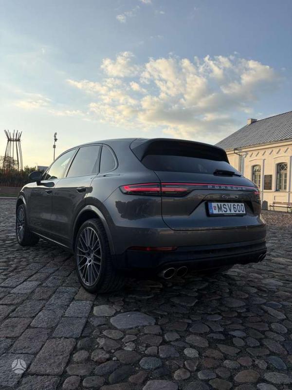 Pelēks Porsche Cayenne 2020 Kėdainiai, ar dzinēja tilpumu 2.89 L un nobraukumu 202 tūkst. km par 39000 €, foto 5 vietnē AUTOMOTO.COM.LV