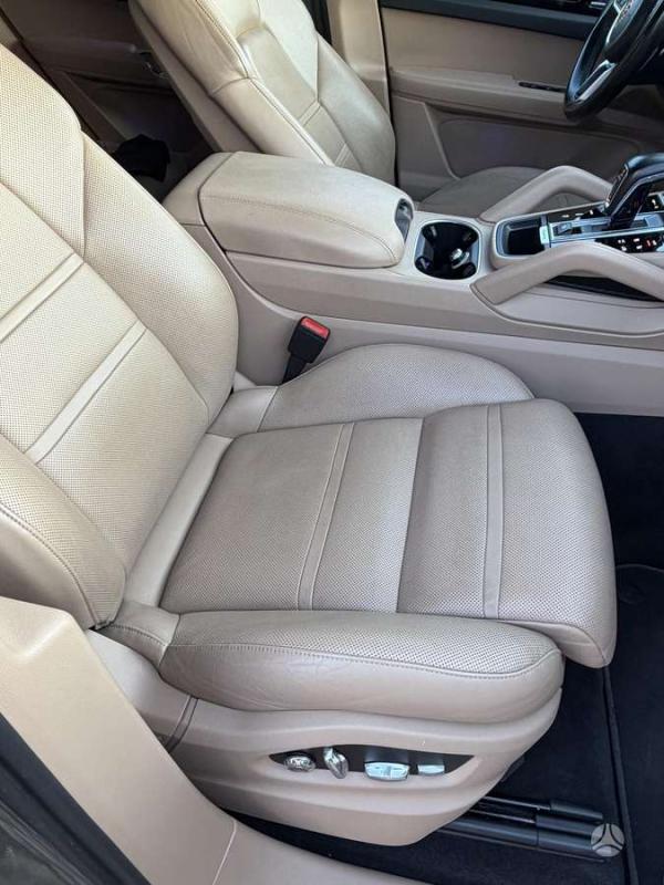 Pelēks Porsche Cayenne 2020 Kėdainiai, ar dzinēja tilpumu 2.89 L un nobraukumu 202 tūkst. km par 39000 €, foto 7 vietnē AUTOMOTO.COM.LV