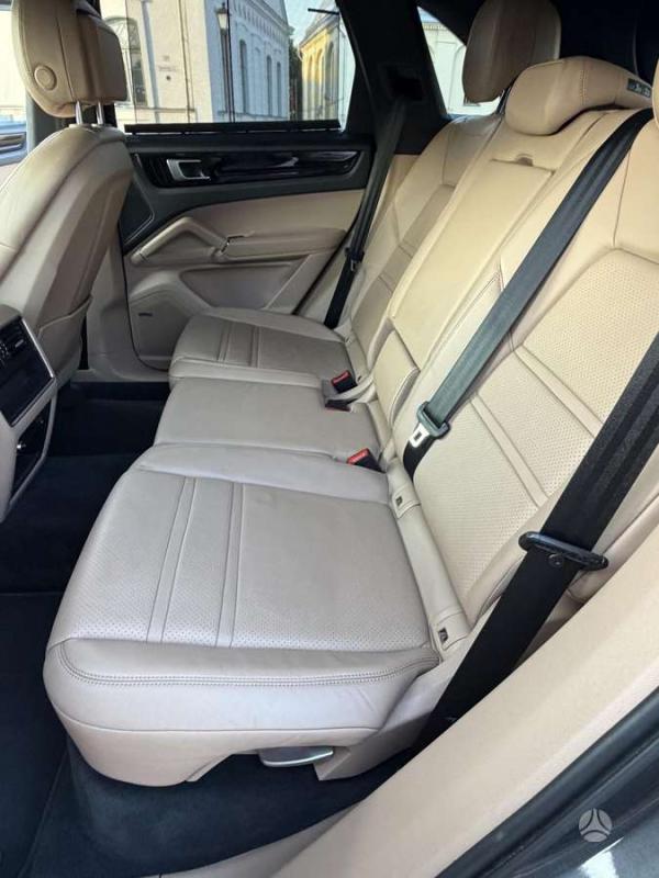 Pelēks Porsche Cayenne 2020 Kėdainiai, ar dzinēja tilpumu 2.89 L un nobraukumu 202 tūkst. km par 39000 €, foto 9 vietnē AUTOMOTO.COM.LV