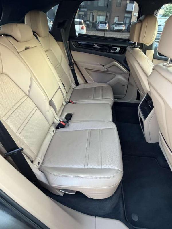 Pelēks Porsche Cayenne 2020 Kėdainiai, ar dzinēja tilpumu 2.89 L un nobraukumu 202 tūkst. km par 39000 €, foto 10 vietnē AUTOMOTO.COM.LV