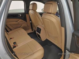Pelēks Porsche Cayenne 2020 Tallina, ar dzinēja tilpumu 3.00 L un nobraukumu 73 tūkst. km par 55000 €, foto 13 vietnē AUTOMOTO.COM.LV