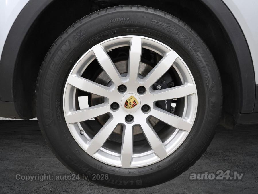 Pelēks Porsche Cayenne 2020 Tallina, ar dzinēja tilpumu 3.00 L un nobraukumu 73 tūkst. km par 55000 €, foto 23 vietnē AUTOMOTO.COM.LV