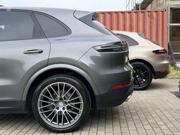 Pelēks Porsche Cayenne 2020 Kauņa, ar dzinēja tilpumu 2.89 L un nobraukumu 213 tūkst. km par 32500 €, foto 3 vietnē AUTOMOTO.COM.LV