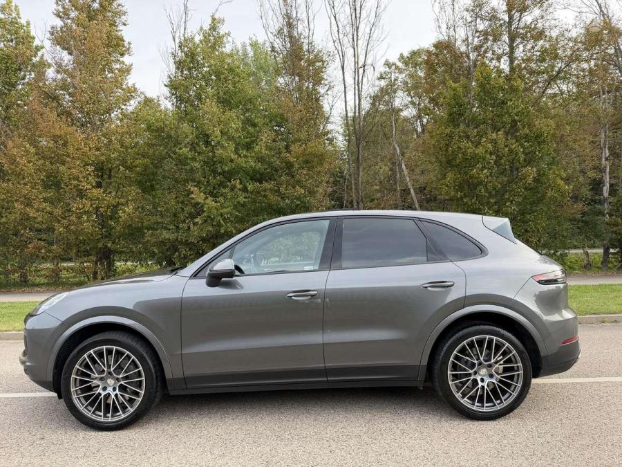Grey Porsche Cayenne 2020 in Kaunas, with an engine capacity of 2.89 L and mileage of 213 thousand km for 32500 €, photo 9 on AUTOMOTO.COM.LV