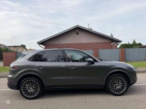 Grey Porsche Cayenne 2020 in Kaunas, with an engine capacity of 2.89 L and mileage of 213 thousand km for 32500 €, photo 10 on AUTOMOTO.COM.LV