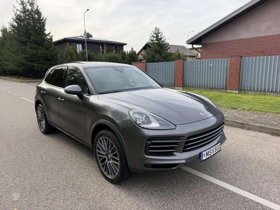 Grey Porsche Cayenne 2020 in Kaunas, with an engine capacity of 2.89 L and mileage of 213 thousand km for 32500 €, photo 12 on AUTOMOTO.COM.LV