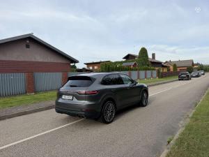 Grey Porsche Cayenne 2020 in Kaunas, with an engine capacity of 2.89 L and mileage of 213 thousand km for 32500 €, photo 13 on AUTOMOTO.COM.LV