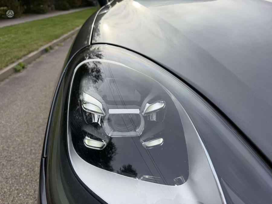 Grey Porsche Cayenne 2020 in Kaunas, with an engine capacity of 2.89 L and mileage of 213 thousand km for 32500 €, photo 15 on AUTOMOTO.COM.LV