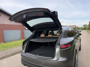Grey Porsche Cayenne 2020 in Kaunas, with an engine capacity of 2.89 L and mileage of 213 thousand km for 32500 €, photo 18 on AUTOMOTO.COM.LV