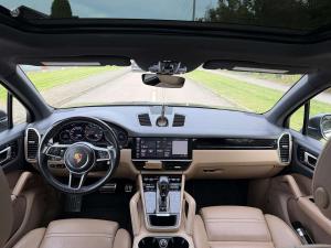 Grey Porsche Cayenne 2020 in Kaunas, with an engine capacity of 2.89 L and mileage of 213 thousand km for 32500 €, photo 20 on AUTOMOTO.COM.LV