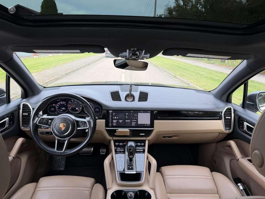 Grey Porsche Cayenne 2020 in Kaunas, with an engine capacity of 2.89 L and mileage of 213 thousand km for 32500 €, photo 20 on AUTOMOTO.COM.LV