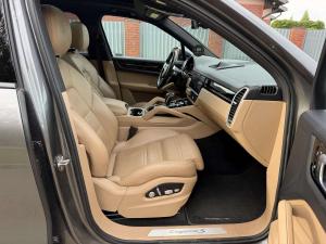 Grey Porsche Cayenne 2020 in Kaunas, with an engine capacity of 2.89 L and mileage of 213 thousand km for 32500 €, photo 22 on AUTOMOTO.COM.LV