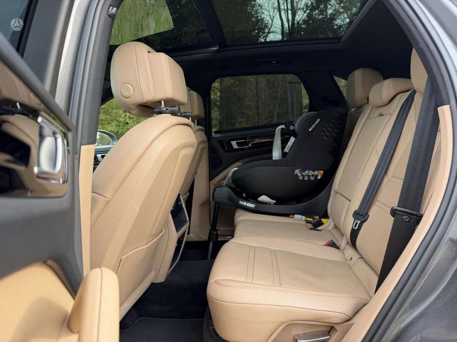 Grey Porsche Cayenne 2020 in Kaunas, with an engine capacity of 2.89 L and mileage of 213 thousand km for 32500 €, photo 24 on AUTOMOTO.COM.LV