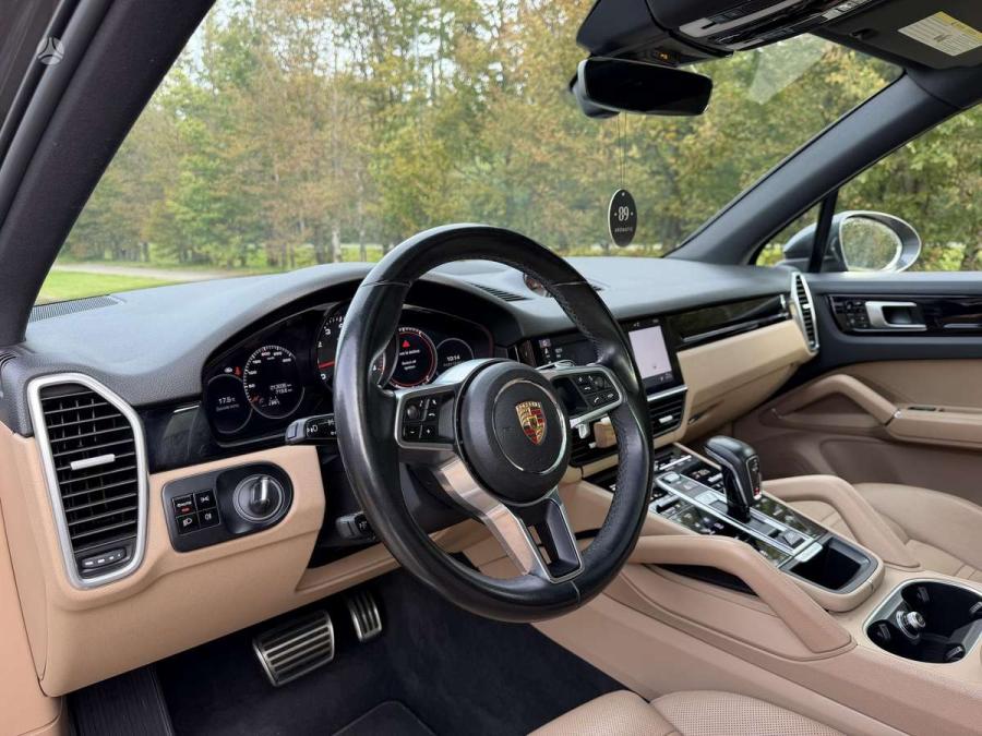 Grey Porsche Cayenne 2020 in Kaunas, with an engine capacity of 2.89 L and mileage of 213 thousand km for 32500 €, photo 28 on AUTOMOTO.COM.LV