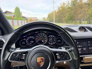Grey Porsche Cayenne 2020 in Kaunas, with an engine capacity of 2.89 L and mileage of 213 thousand km for 32500 €, photo 30 on AUTOMOTO.COM.LV