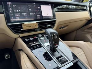 Grey Porsche Cayenne 2020 in Kaunas, with an engine capacity of 2.89 L and mileage of 213 thousand km for 32500 €, photo 31 on AUTOMOTO.COM.LV