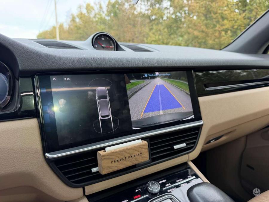 Grey Porsche Cayenne 2020 in Kaunas, with an engine capacity of 2.89 L and mileage of 213 thousand km for 32500 €, photo 32 on AUTOMOTO.COM.LV