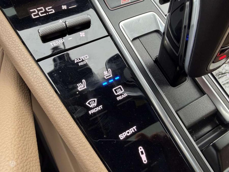 Grey Porsche Cayenne 2020 in Kaunas, with an engine capacity of 2.89 L and mileage of 213 thousand km for 32500 €, photo 33 on AUTOMOTO.COM.LV