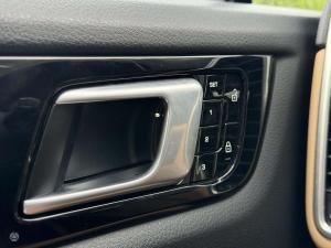 Grey Porsche Cayenne 2020 in Kaunas, with an engine capacity of 2.89 L and mileage of 213 thousand km for 32500 €, photo 37 on AUTOMOTO.COM.LV