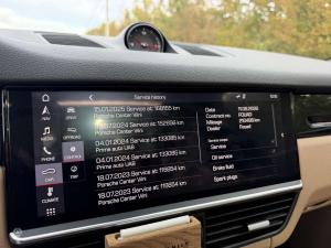 Grey Porsche Cayenne 2020 in Kaunas, with an engine capacity of 2.89 L and mileage of 213 thousand km for 32500 €, photo 38 on AUTOMOTO.COM.LV