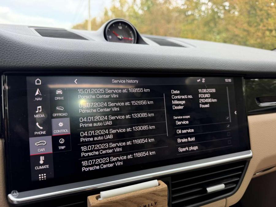 Grey Porsche Cayenne 2020 in Kaunas, with an engine capacity of 2.89 L and mileage of 213 thousand km for 32500 €, photo 38 on AUTOMOTO.COM.LV