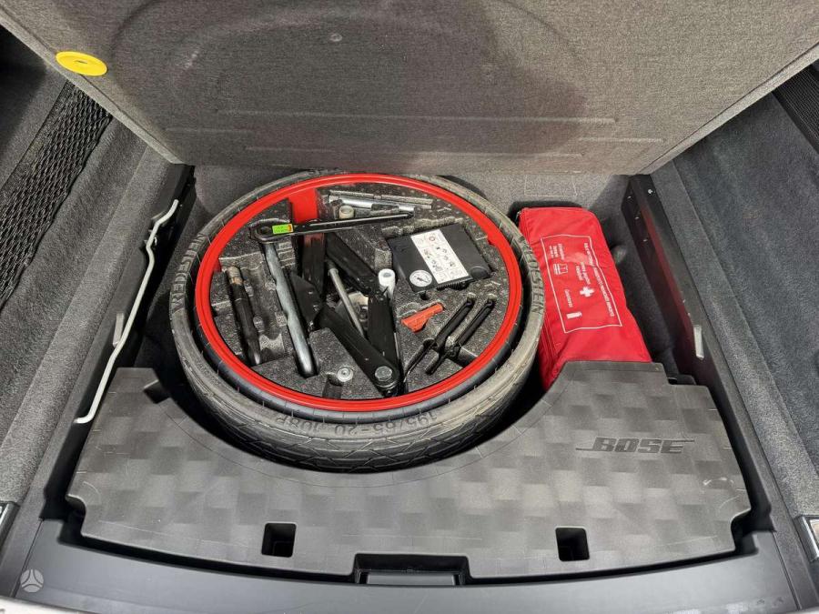Grey Porsche Cayenne 2020 in Kaunas, with an engine capacity of 2.89 L and mileage of 213 thousand km for 32500 €, photo 43 on AUTOMOTO.COM.LV