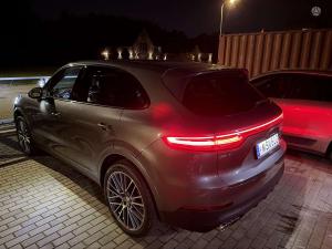 Grey Porsche Cayenne 2020 in Kaunas, with an engine capacity of 2.89 L and mileage of 213 thousand km for 32500 €, photo 46 on AUTOMOTO.COM.LV