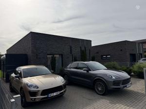 Grey Porsche Cayenne 2020 in Kaunas, with an engine capacity of 2.89 L and mileage of 213 thousand km for 32500 €, photo 50 on AUTOMOTO.COM.LV