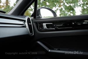 Серый Порше Каен 2020 в Таллин, объемом двигателя 2.90 л и пробегом 128 тыс. км за 71900 €, фото 17 на AUTOMOTO.COM.LV