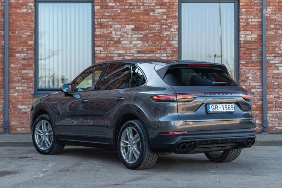 Grey Porsche Cayenne 2020 in Riga, with an engine capacity of 3.00 L and mileage of 153 thousand km for 44900 €, photo 4 on AUTOMOTO.COM.LV