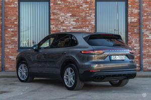 Grey Porsche Cayenne 2020 in Riga, with an engine capacity of 3.00 L and mileage of 153 thousand km for 44900 €, photo 5 on AUTOMOTO.COM.LV