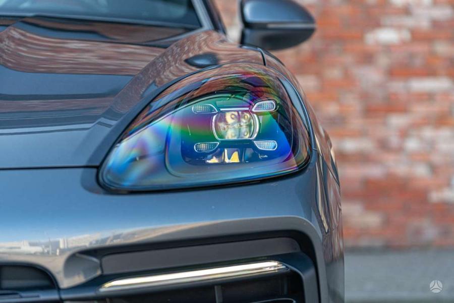 Grey Porsche Cayenne 2020 in Riga, with an engine capacity of 3.00 L and mileage of 153 thousand km for 44900 €, photo 11 on AUTOMOTO.COM.LV