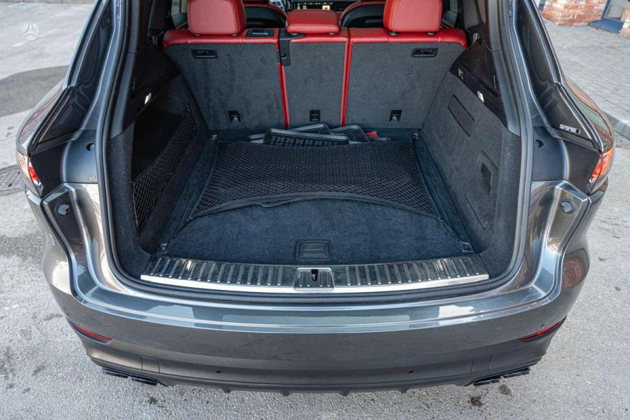 Grey Porsche Cayenne 2020 in Riga, with an engine capacity of 3.00 L and mileage of 153 thousand km for 44900 €, photo 16 on AUTOMOTO.COM.LV