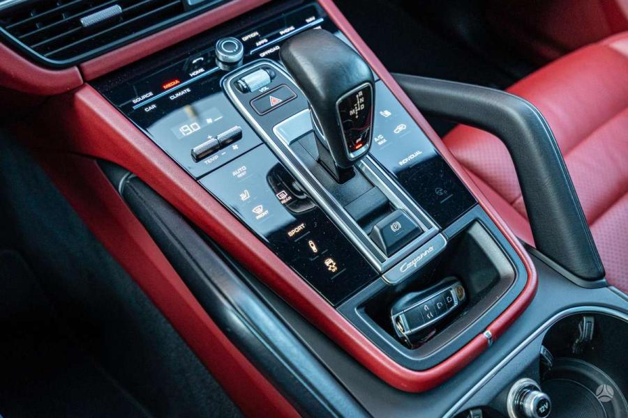 Grey Porsche Cayenne 2020 in Riga, with an engine capacity of 3.00 L and mileage of 153 thousand km for 44900 €, photo 21 on AUTOMOTO.COM.LV