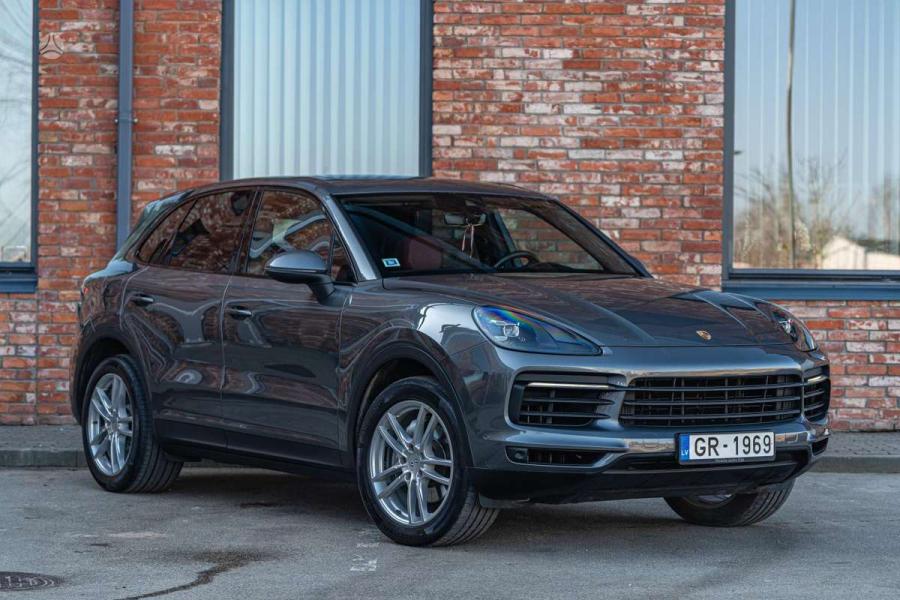 Grey Porsche Cayenne 2020 in Riga, with an engine capacity of 3.00 L and mileage of 153 thousand km for 44900 €, photo 36 on AUTOMOTO.COM.LV