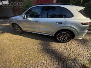 Grey Porsche Cayenne 2020 in Jurmala, with an engine capacity of 3.00 L and mileage of 129 thousand km for 45500 €, photo 3 on AUTOMOTO.COM.LV