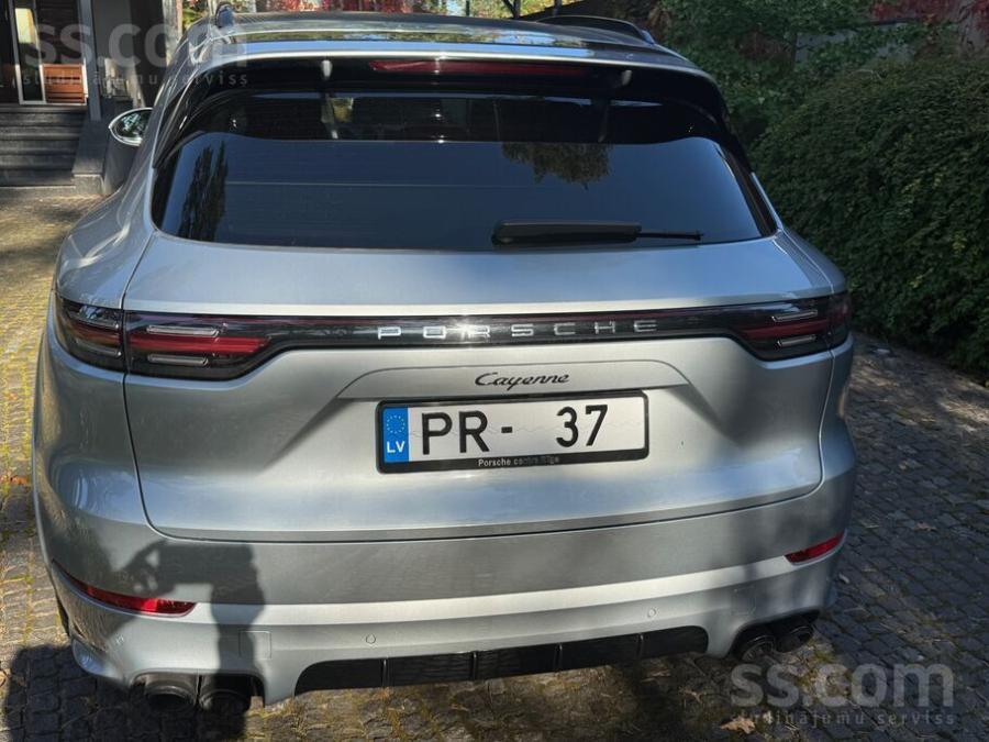 Grey Porsche Cayenne 2020 in Jurmala, with an engine capacity of 3.00 L and mileage of 129 thousand km for 45500 €, photo 4 on AUTOMOTO.COM.LV
